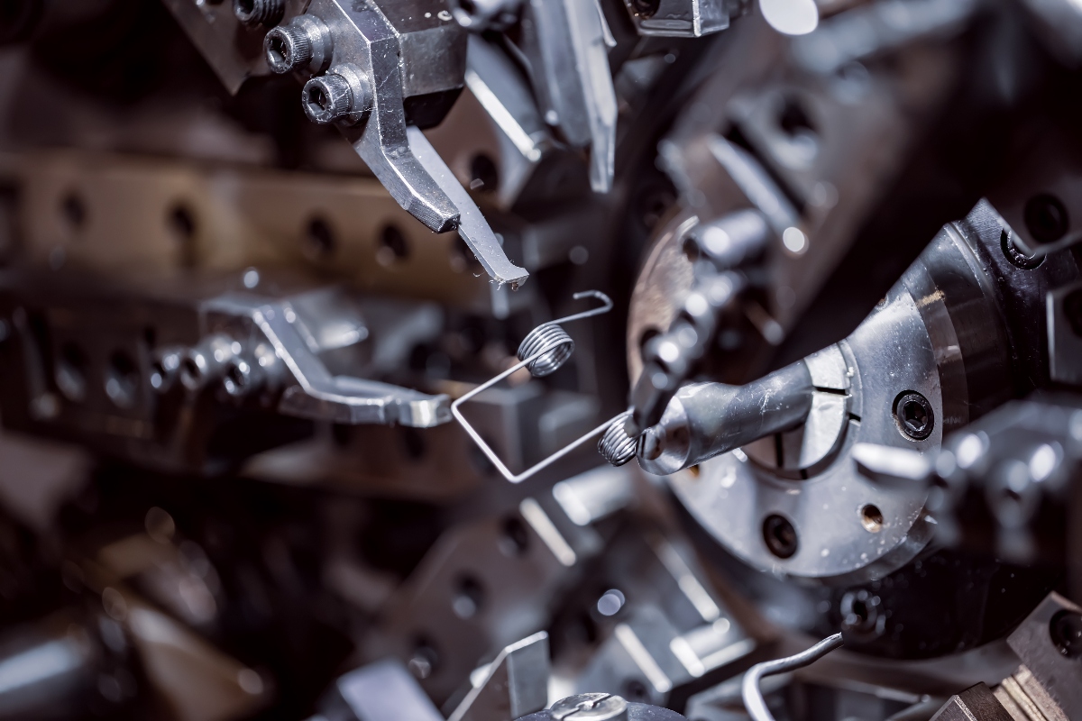 Reducing particulate contamination from wire forms used in medical devices