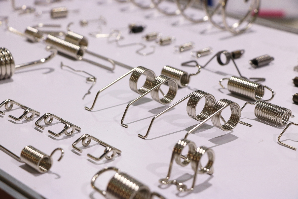 Precision bending in wire forms designed for drug delivery devices